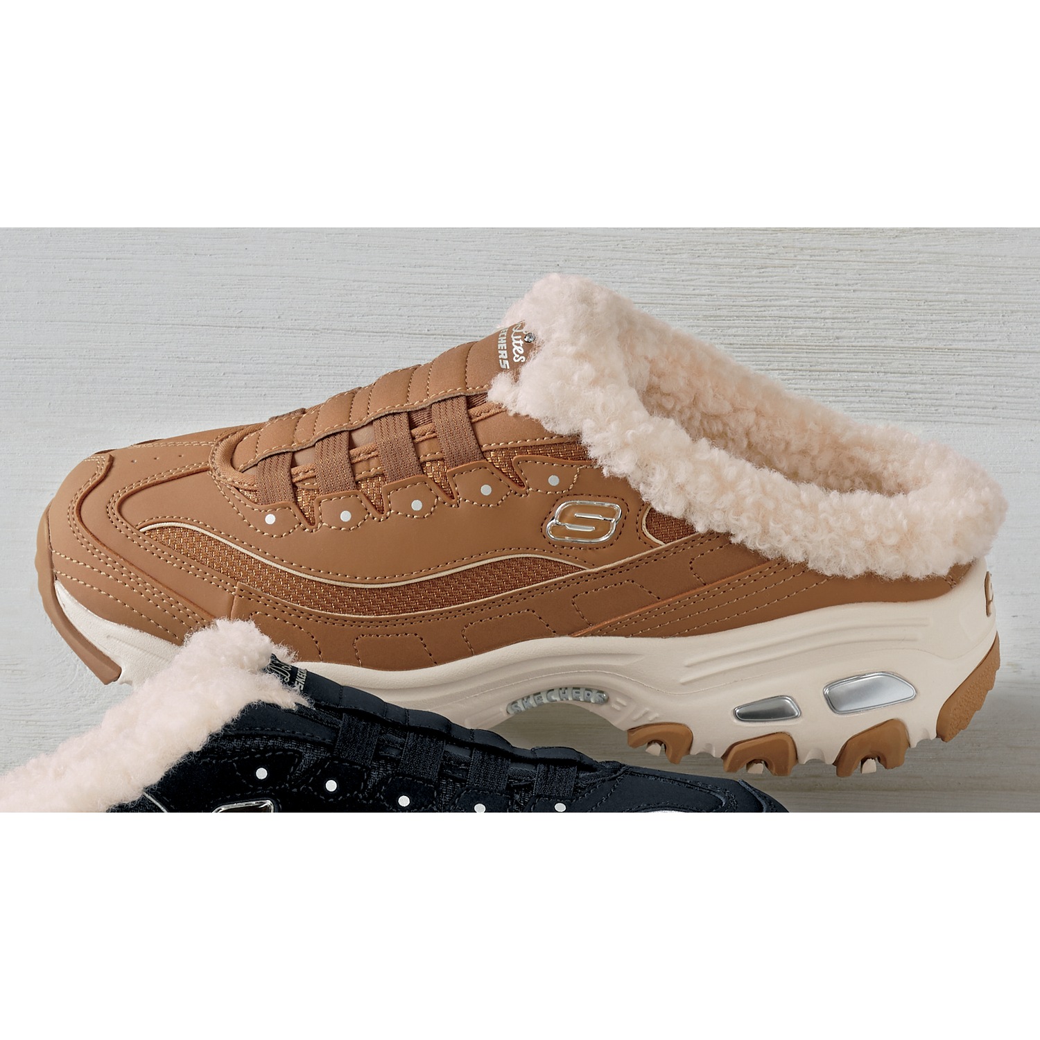 Skechers D'Lites Comfy Step Mule | Midnight Velvet